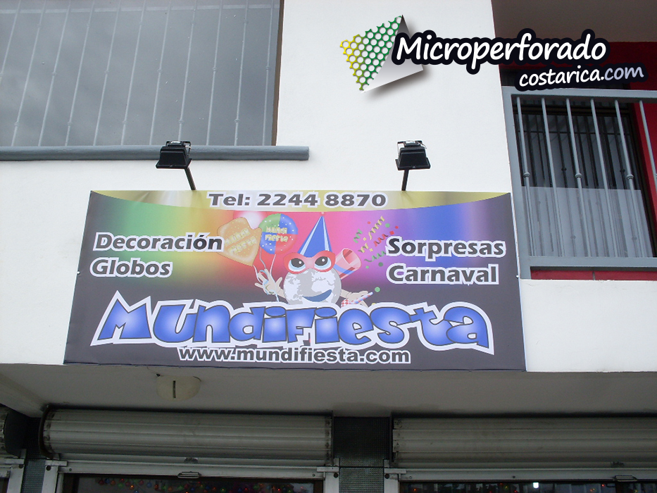 Mundifiesta – Rótulo con lona tensada e iluminación